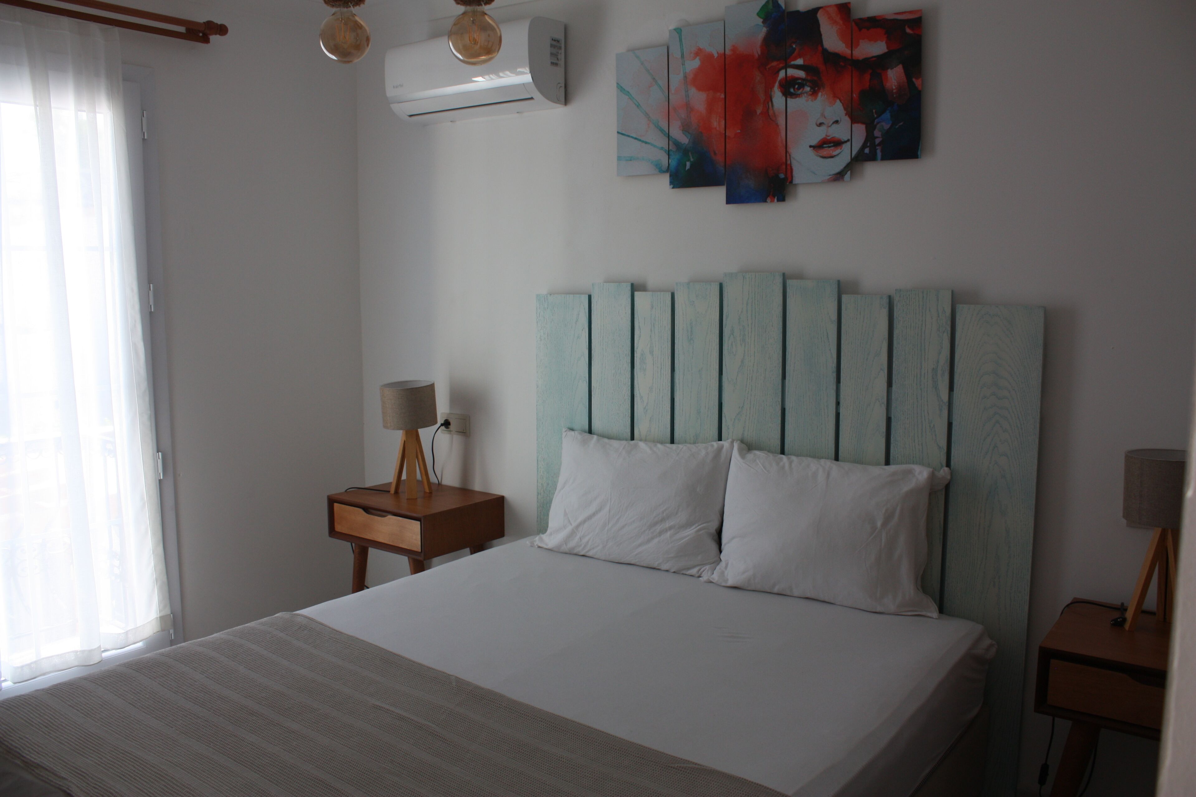 Apartamento Económico, varanda, vista para o jardim | Secretária, secretária adequada para computadores portáteis 