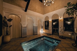 Salas para tratamentos a dois, sauna a vapor, massagens