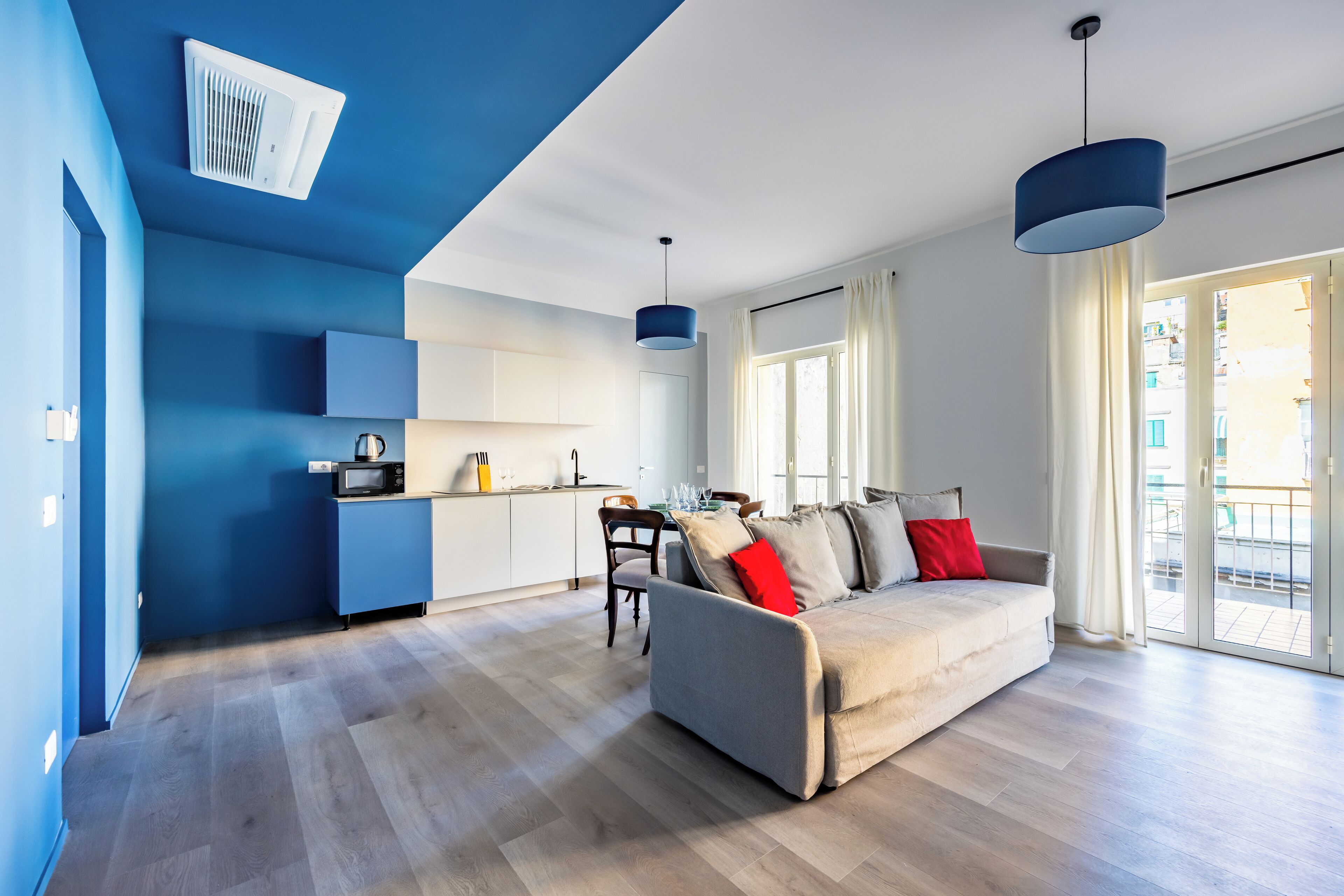 Apartamento, 1 quarto, sacada | Área de estar | TV 30 polegadas com canais via satélite