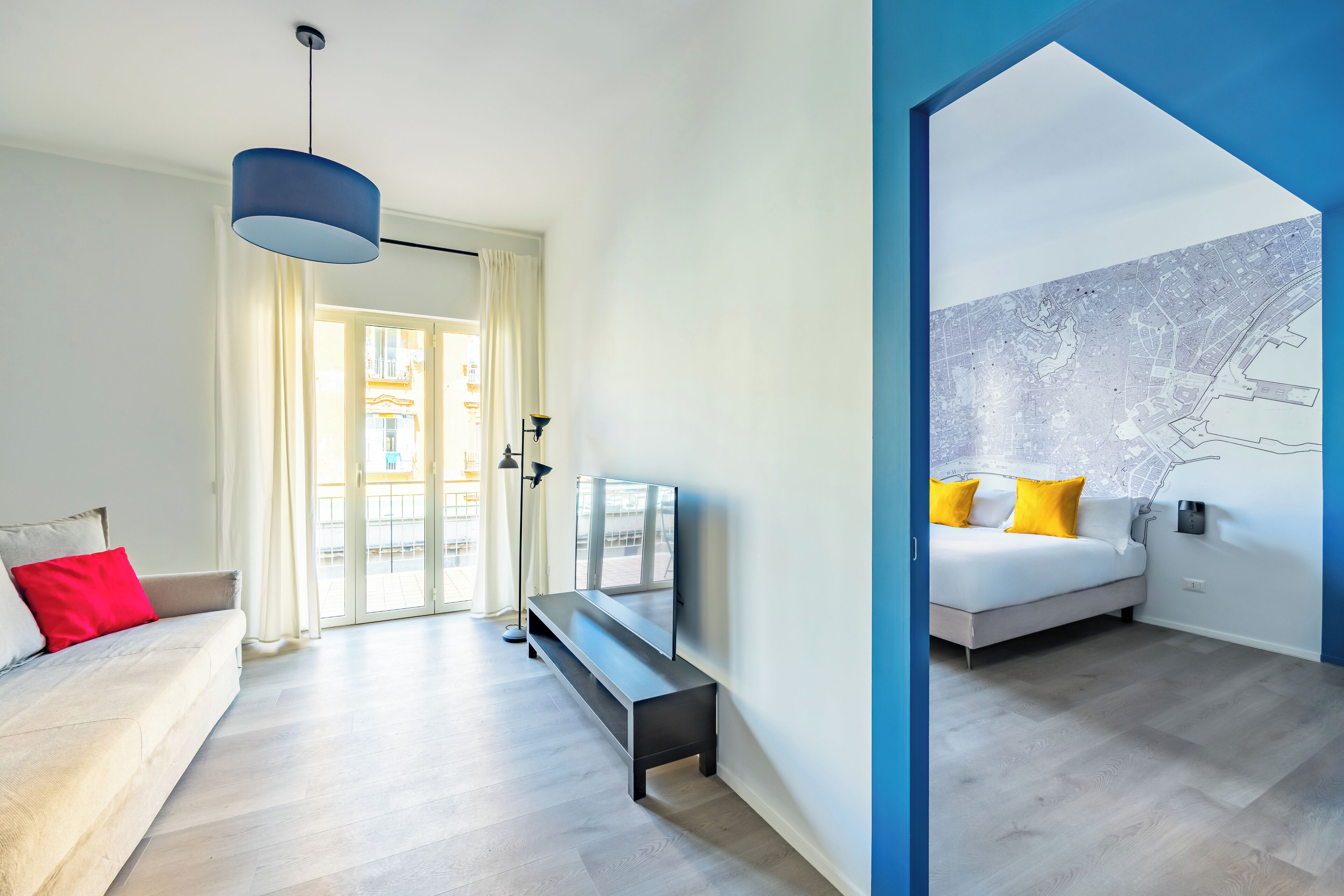 Apartamento, 1 quarto, sacada | Área de estar | TV 30 polegadas com canais via satélite