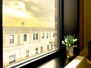 Stunning Modern Suite w/ Fully Stocked Kitchen Reviews, Deals & Photos ...