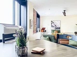 Stunning Modern Suite w/ Fully Stocked Kitchen Reviews, Deals & Photos ...