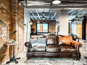 N. Penthouse w/Arcade, Tanning & Redlight Beds Reviews, Deals & Photos ...