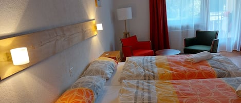 Quarto Duplo Deluxe, varanda, vista para a montanha | Ferro/tábua de engomar, Wi-fi grátis