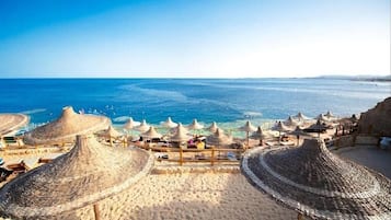 Na praia, praia de areia branca