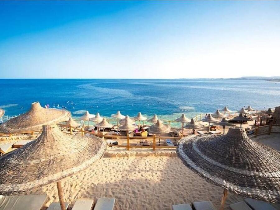 Na praia, praia de areia branca