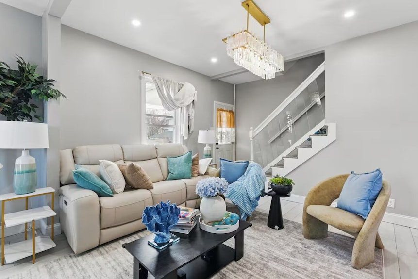 Welcoming 3-bedroom House- Gardner Home - Ludlow, MA