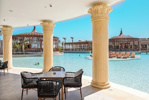 3 piscinas exteriores, da(s) 8:00 à(s) 17:00, guarda-sóis 