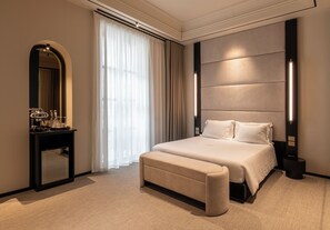 Suíte superluxo, sacada | Lençóis italianos Frette, roupas de cama premium, edredons de pluma