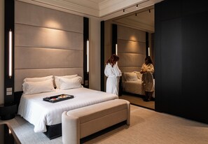 Suíte superluxo, sacada | Lençóis italianos Frette, roupas de cama premium, edredons de pluma