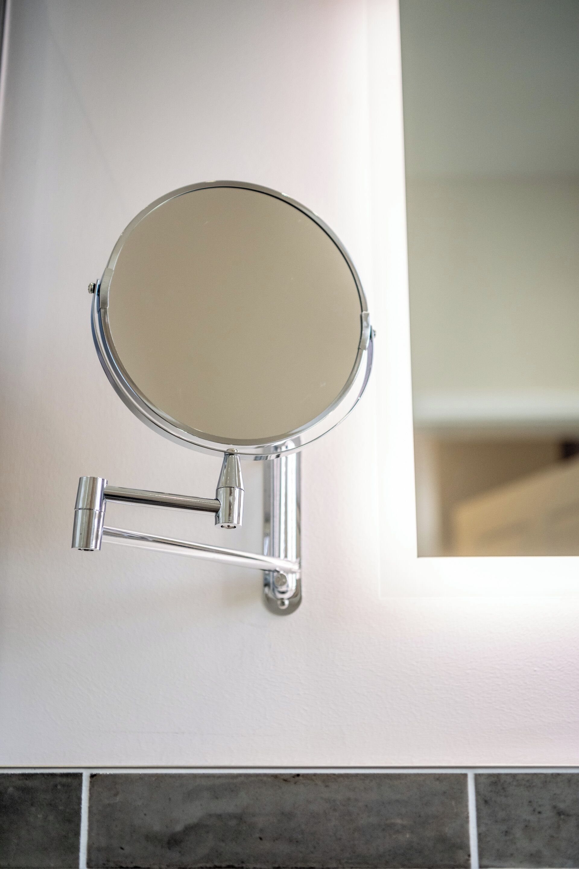 Um polibã, um chuveiro fixo, um secador de cabelo, toalhas fornecidas 