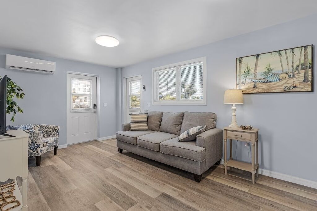 Location!  Location!   Charming 2-bedroom House In Delightful Fort Myers Beach - Fort Myers Beach, FL