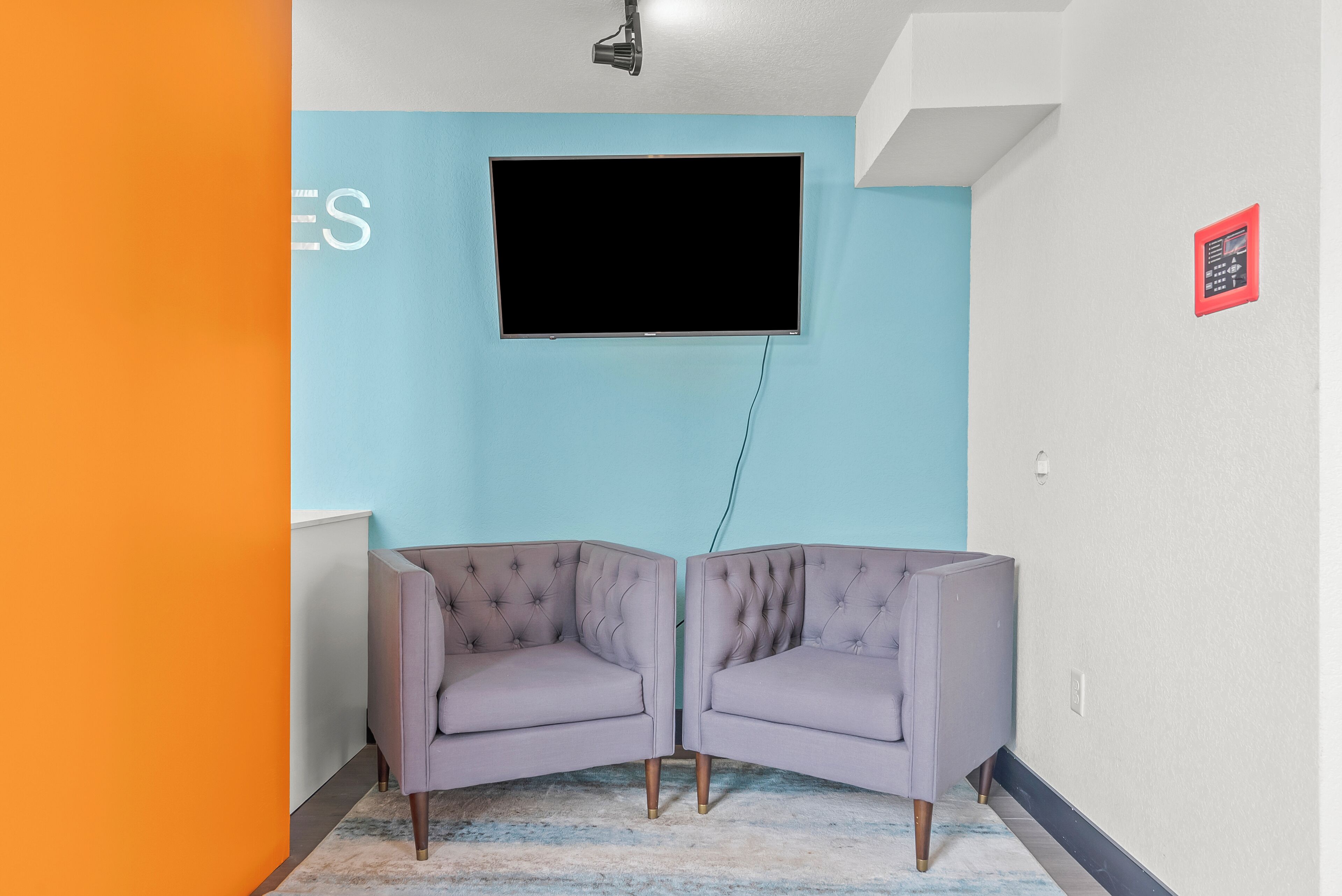 Chic 1-bedroom Micro Studio Apartment - Cedar Falls, IA