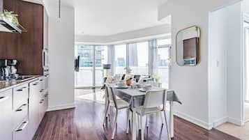 Apartamento Signature em Condomínio Fechado | Refeições no quarto