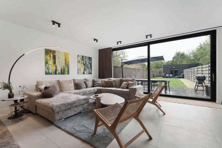 Modern & Spacious With Wellness - Waregem