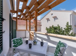 Apartamento (Two Bedroom Apartment With Loggia And) | Varanda