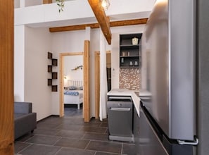 Apartamento (Two Bedroom Apartment With Loggia And) | Cozinha privada | Um frigorífico 