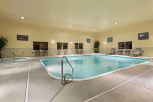 Piscina interior, piscina exterior 