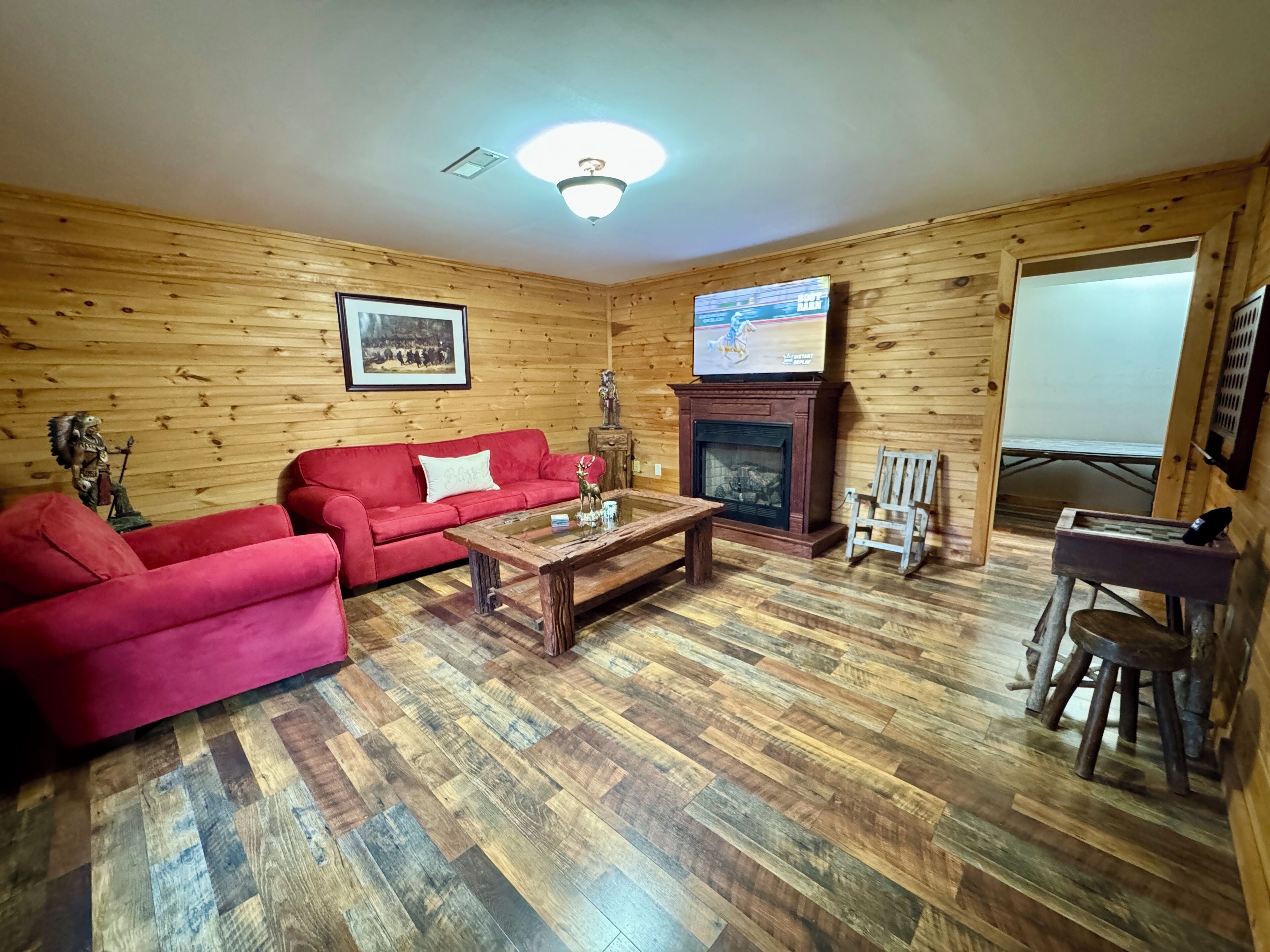 Watauga Lake Retreat: Cozy Family Cabin Sleeps 8 - Roan Mountain, TN