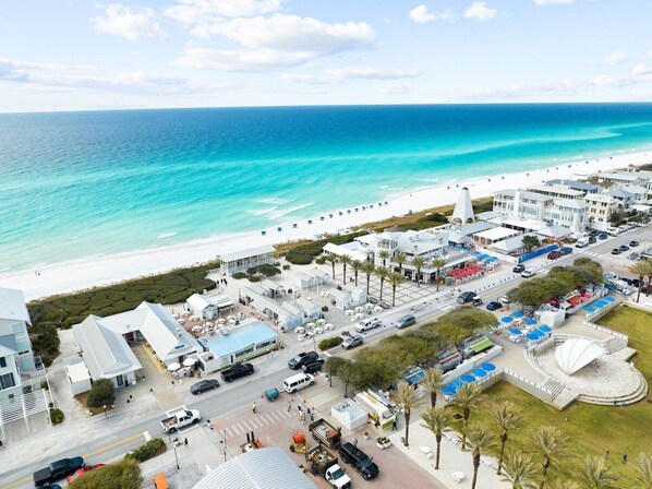 Private Pool, LSV/Golf Cart, Bikes, & Pet Friendly! 1/2 MILE TO BLUE ...