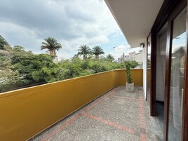 Quarto quádruplo família, sacada, vista para a cidade | Terraço/pátio