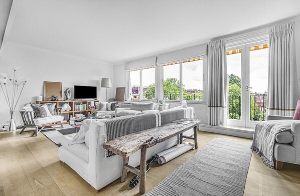 Elegant 3-bedroom in heart of Chelsea Reviews, Deals & Photos 2026 ...