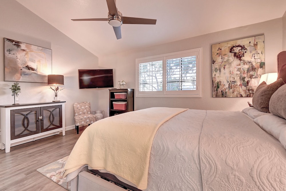Luxury 2-bedroom townhome on Biltmore golf course, close to dining and ...