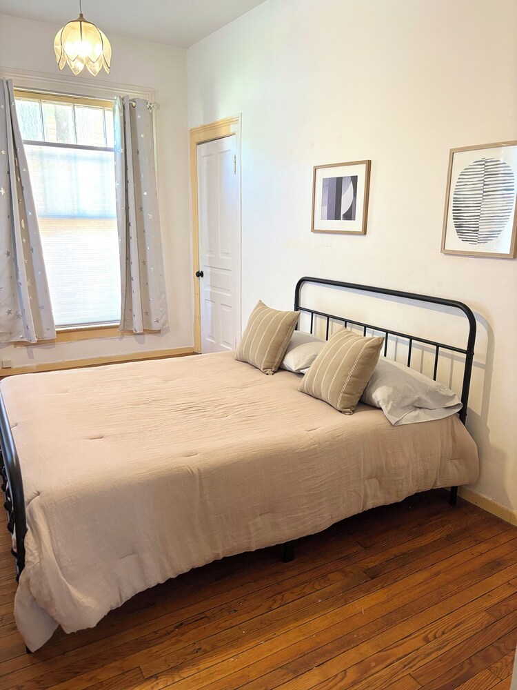 Historic Ypsi Stay I Near Ann Arbor & Depot Town - Ypsilanti | Stayz