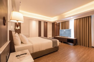 Quarto Júnior | Minibar, cofre no quarto, secretária, cortinas/cortinados opacos