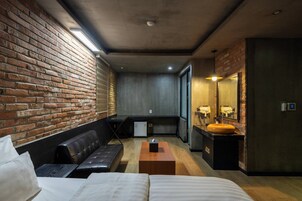 Quarto real | Roupas de cama antialérgicas, individualmente decorados, escrivaninha