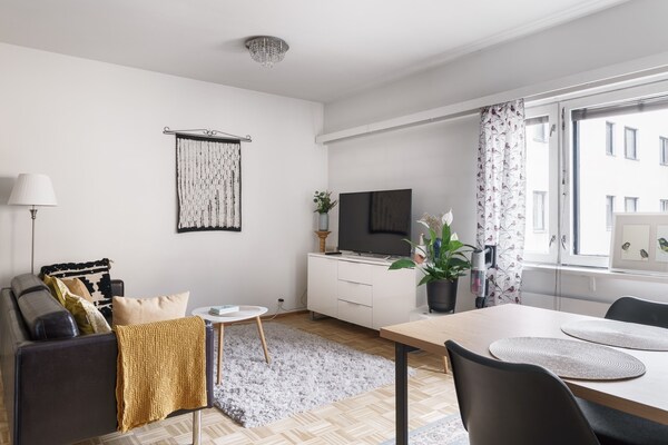 Bright Studio Apt. With Private Balcony - Helsinki