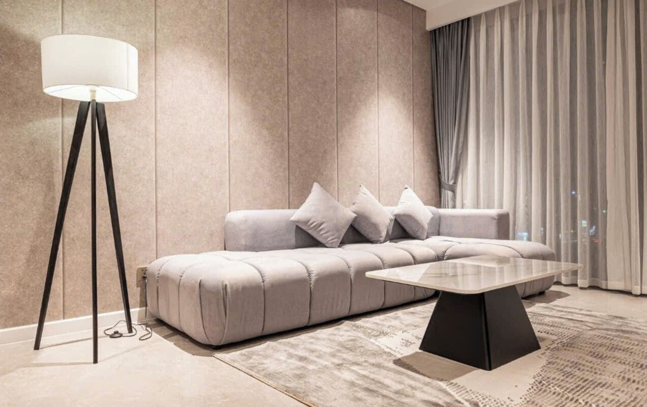 Quarto família, 3 quartos, acesso ao Club Lounge, vista para o rio | Área de estar | Smart TV 65 polegadas com canais a cabo, lareira, Netflix