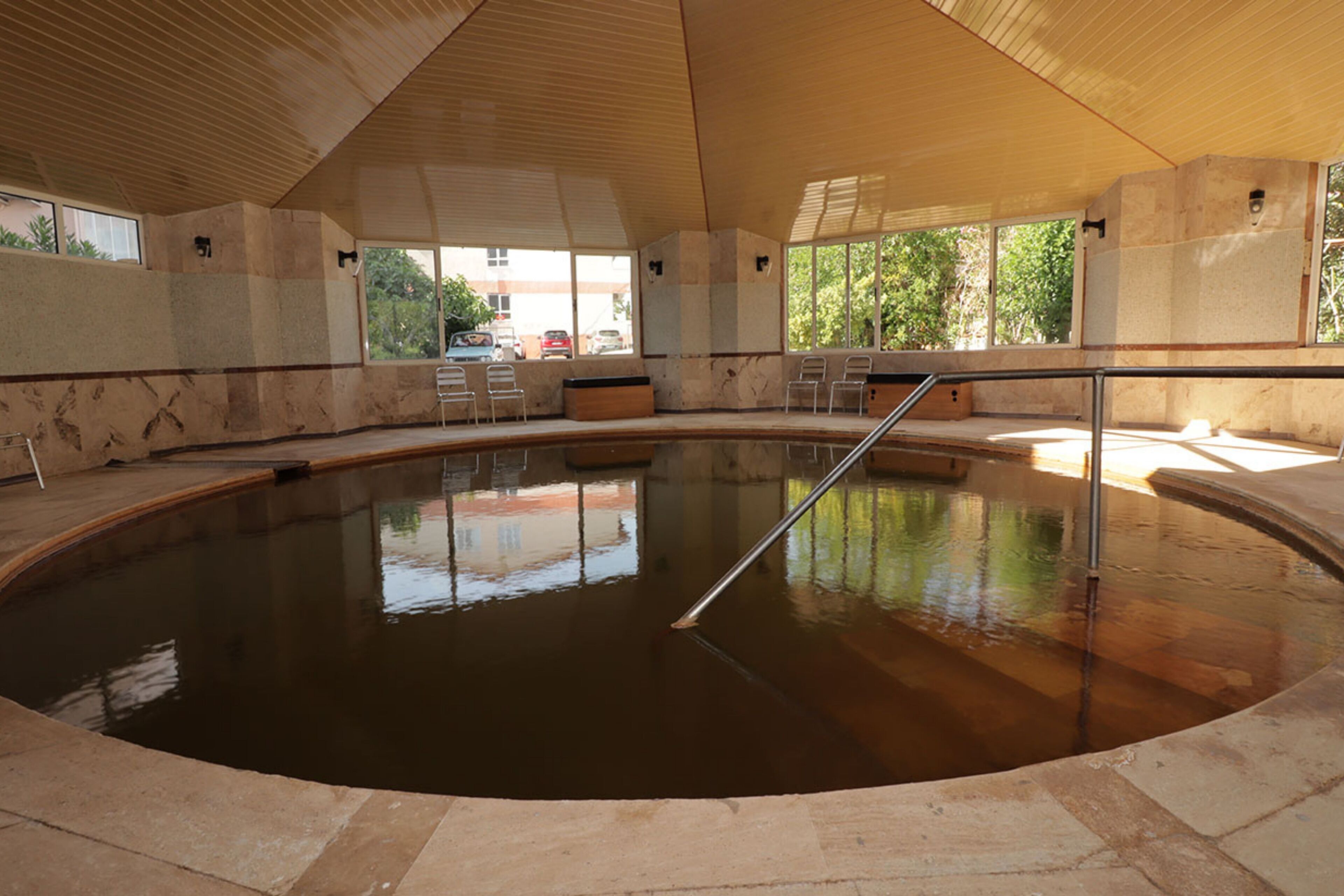 Piscina interior, piscina exterior, da(s) 6:00 à(s) 23:00, guarda-sóis 