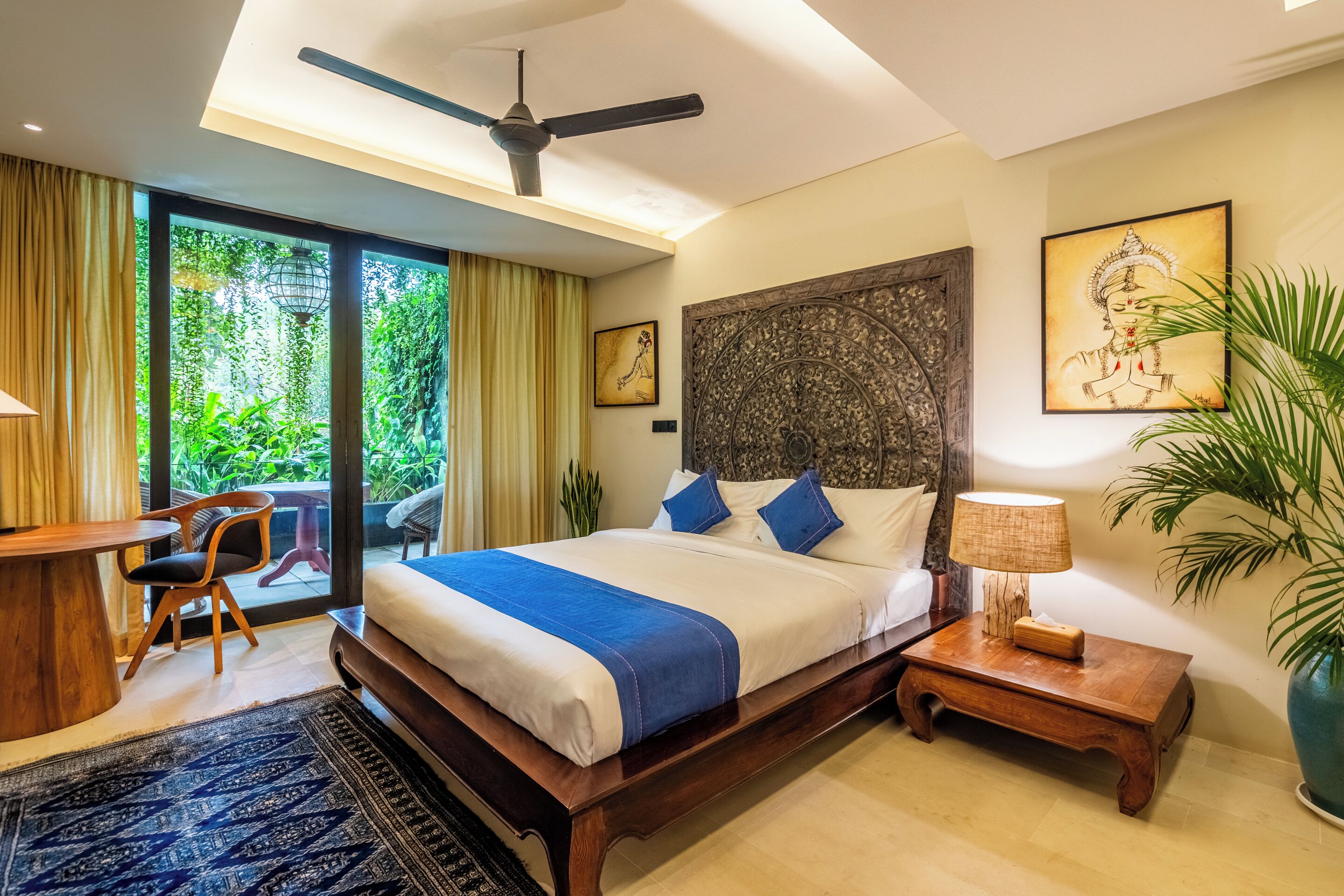 Quarto luxo, sacada, vista para o rio | Cofres nos quartos, Wi-Fi de cortesia