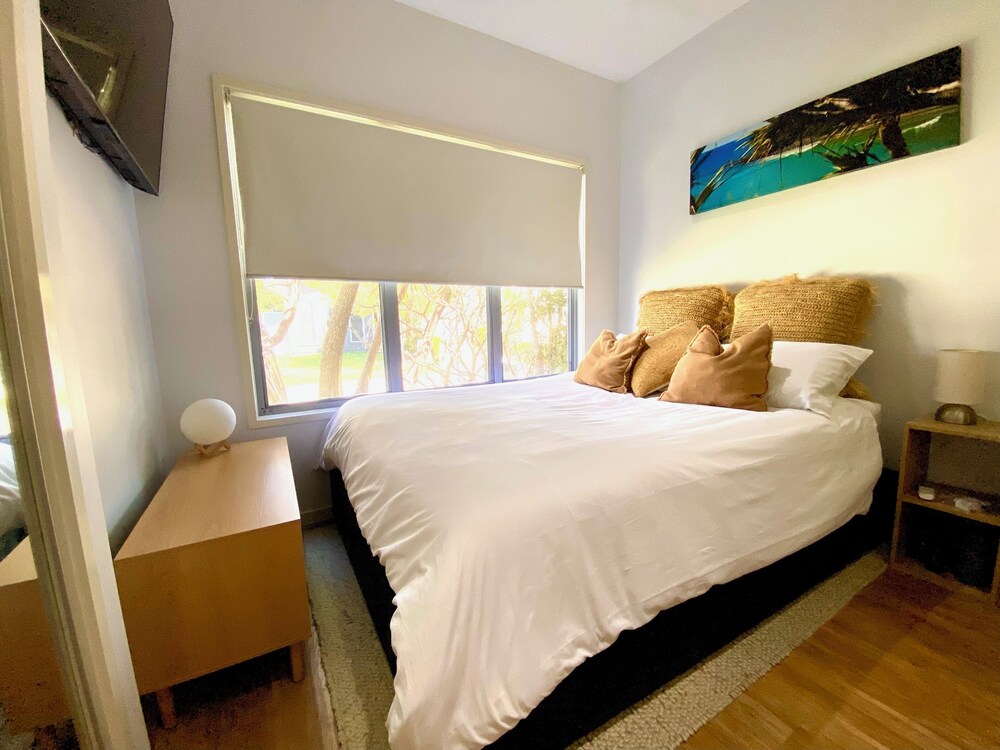 Sunshine Coast, Mount Coolum, Beach Summer holiday house - steps to the ...