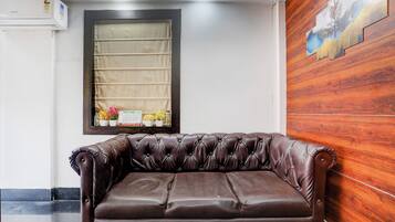 Área de estar no saguão