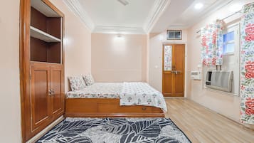 Quarto Deluxe | Lençóis de algodão egípcio, roupa de alta qualidade, cofre no quarto