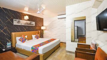 Quarto Deluxe | Lençóis de algodão egípcio, roupa de alta qualidade, cofre no quarto