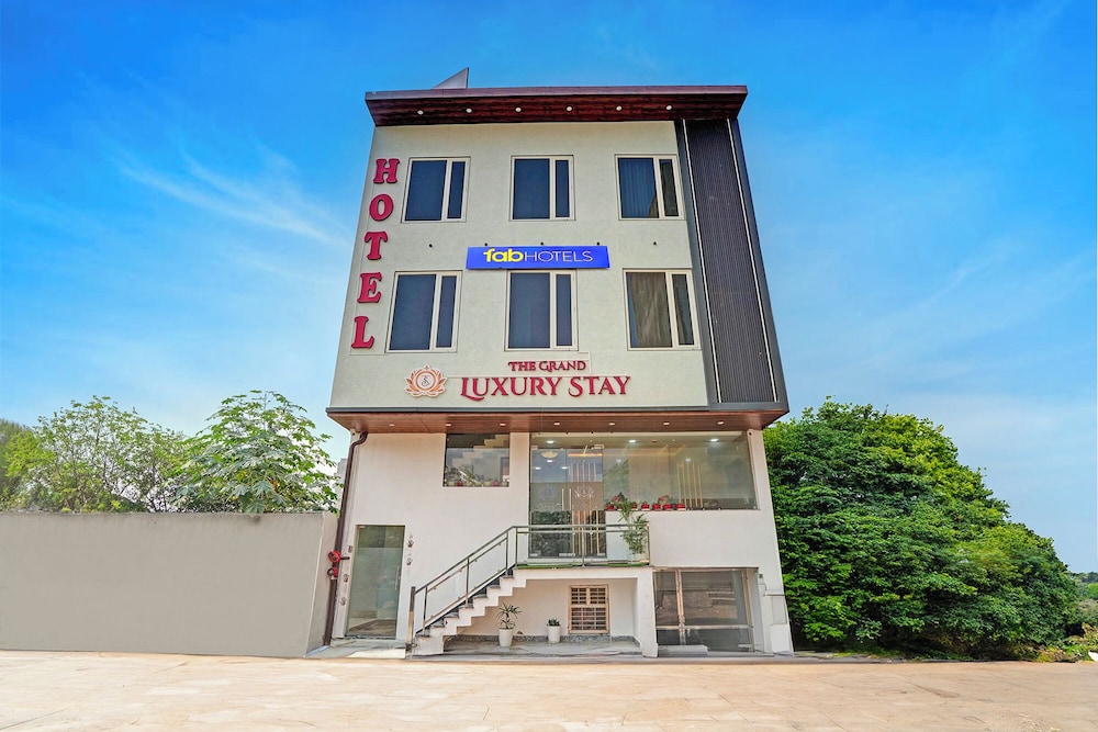 Fabhotel The Grand Luxury Stay - Agra