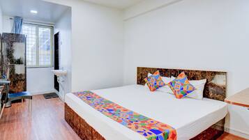 Quarto Deluxe | Lençóis de algodão egípcio, roupa de alta qualidade, cofre no quarto