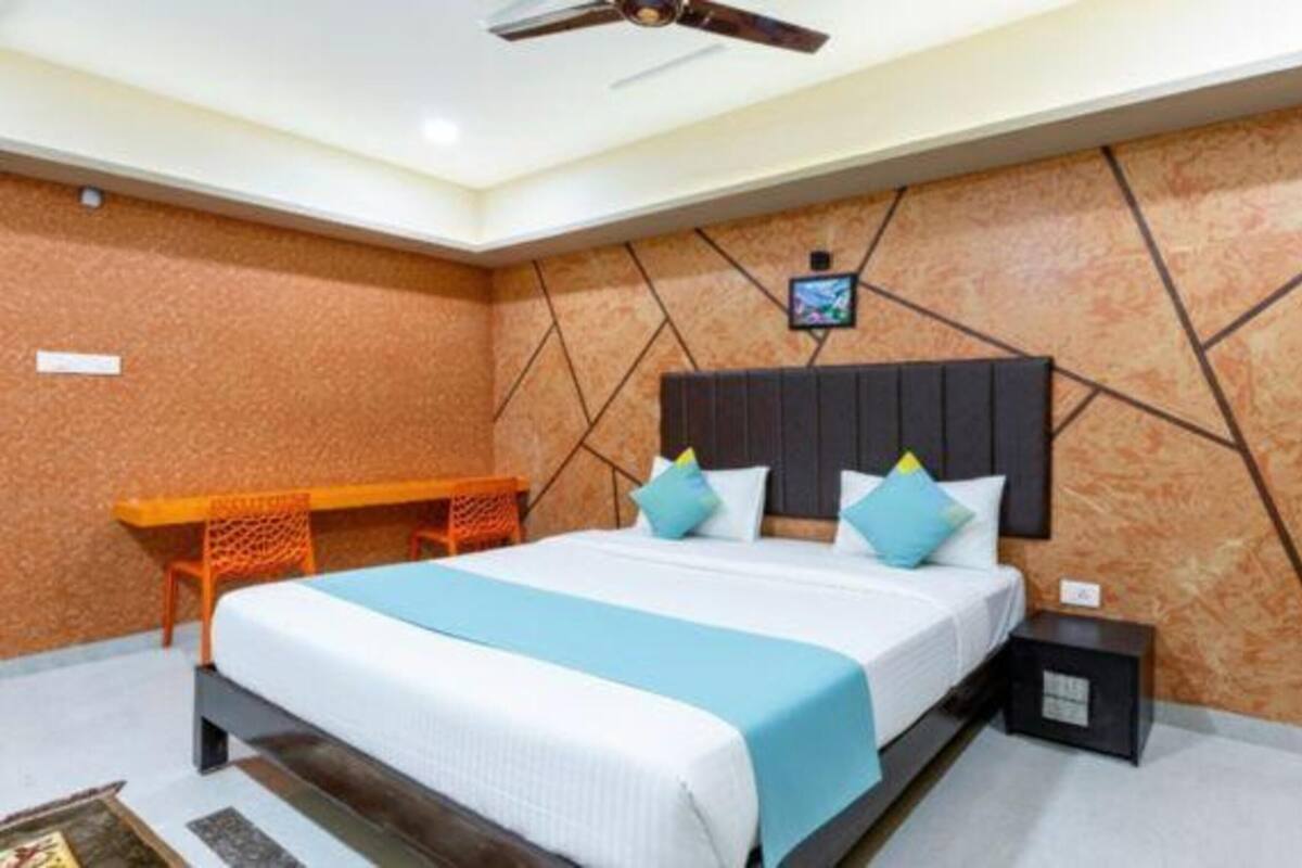 Quarto Deluxe | Lençóis de algodão egípcio, roupa de alta qualidade, cofre no quarto