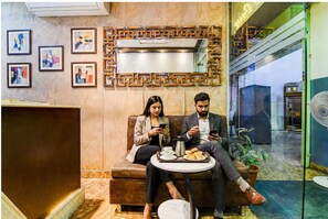 Área de estar no saguão