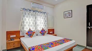 Quarto Deluxe | Lençóis de algodão egípcio, roupa de alta qualidade, cofre no quarto