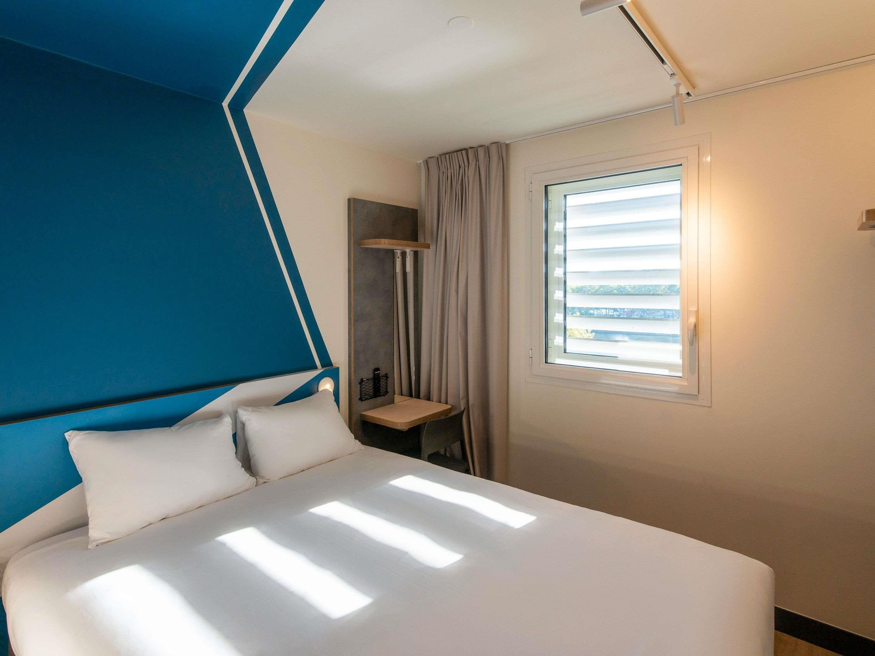 Quarto, 1 cama de casal | Quartos à prova de som, Wi-Fi de cortesia, roupa de cama