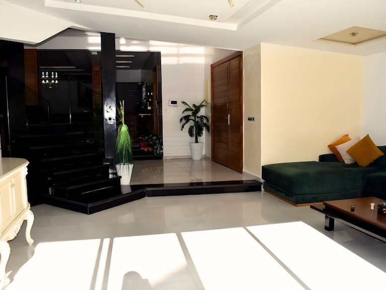 Villa Meublée Avec Piscine Et Jardin à Louer - Kénitra