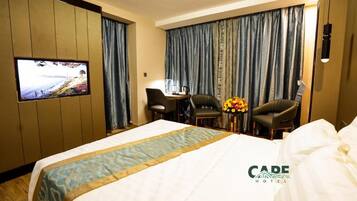 Quarto Duplo Standard, varanda, Vista para a cidade | Quartos insonorizados, ferro/tábua de engomar, Wi-fi grátis