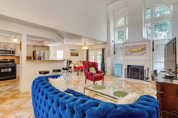 Large Families Welcome! Spacious Fort Worth Home - Roanoke, TX