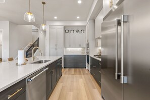 Sandy Cheeks 6 Bedroom Townhouse - Latest Reviews, Deals & Photos 2026 ...