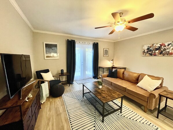 Charming 2-bedroom townhome in delightful Pensacola near golf course ...