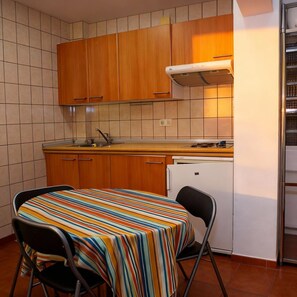 Apartamento Familiar, várias camas | Sala de jantar